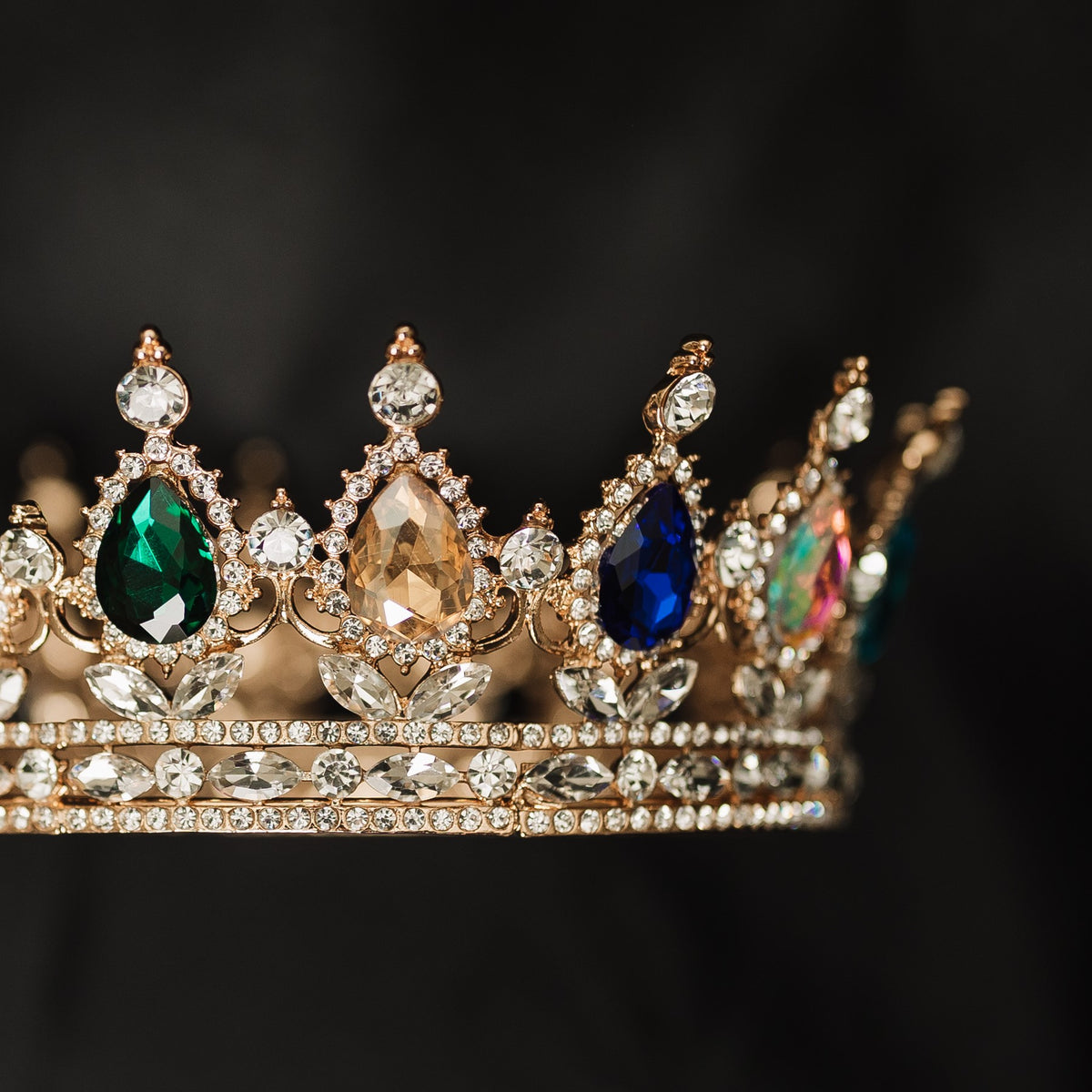 Saya's Crown – Auburn & Main